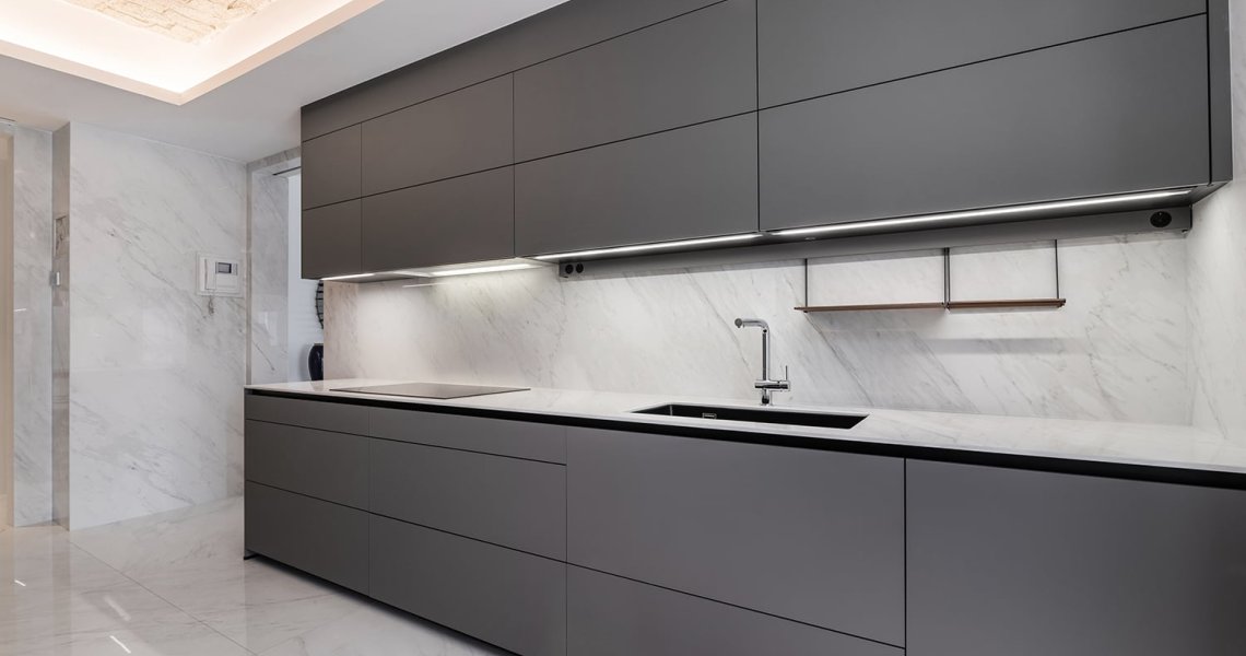 Cocina Santos Gris Visón en Paralelo | Docrys & DC