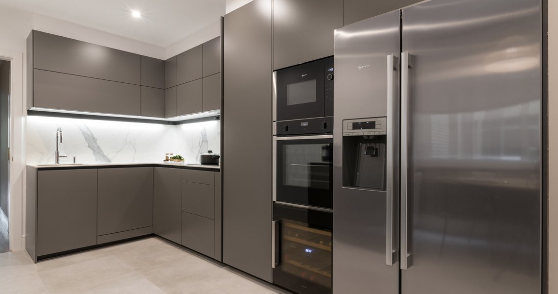 Cocina Moderna de Santos en color Gris Visón | Docrys & DC